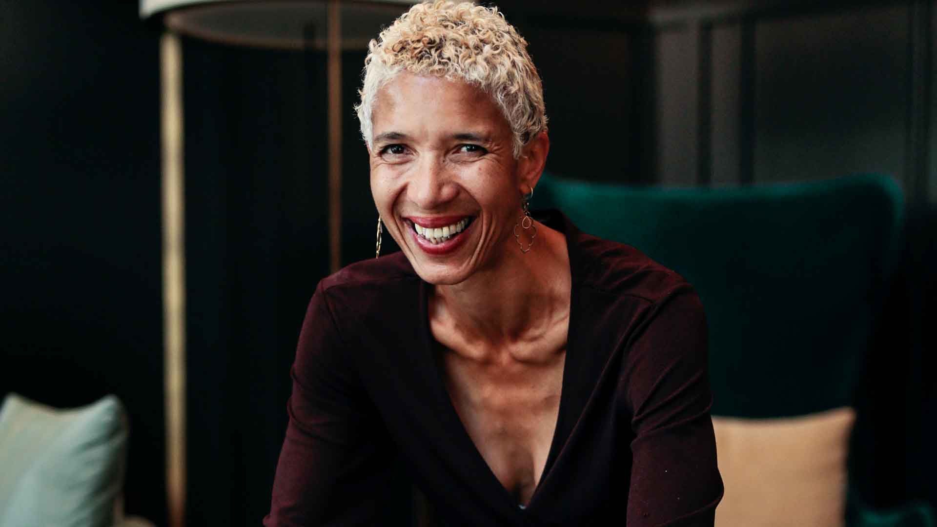 Sandra Moser - Schauspiel, Regie, Sprache, Film, TV, Radio und Bühne