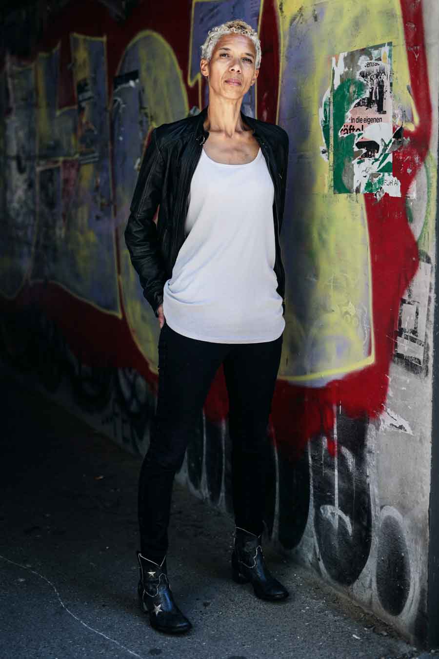 Sandra Moser - Schauspiel, Regie, Sprache, Film, TV, Radio und Bühne