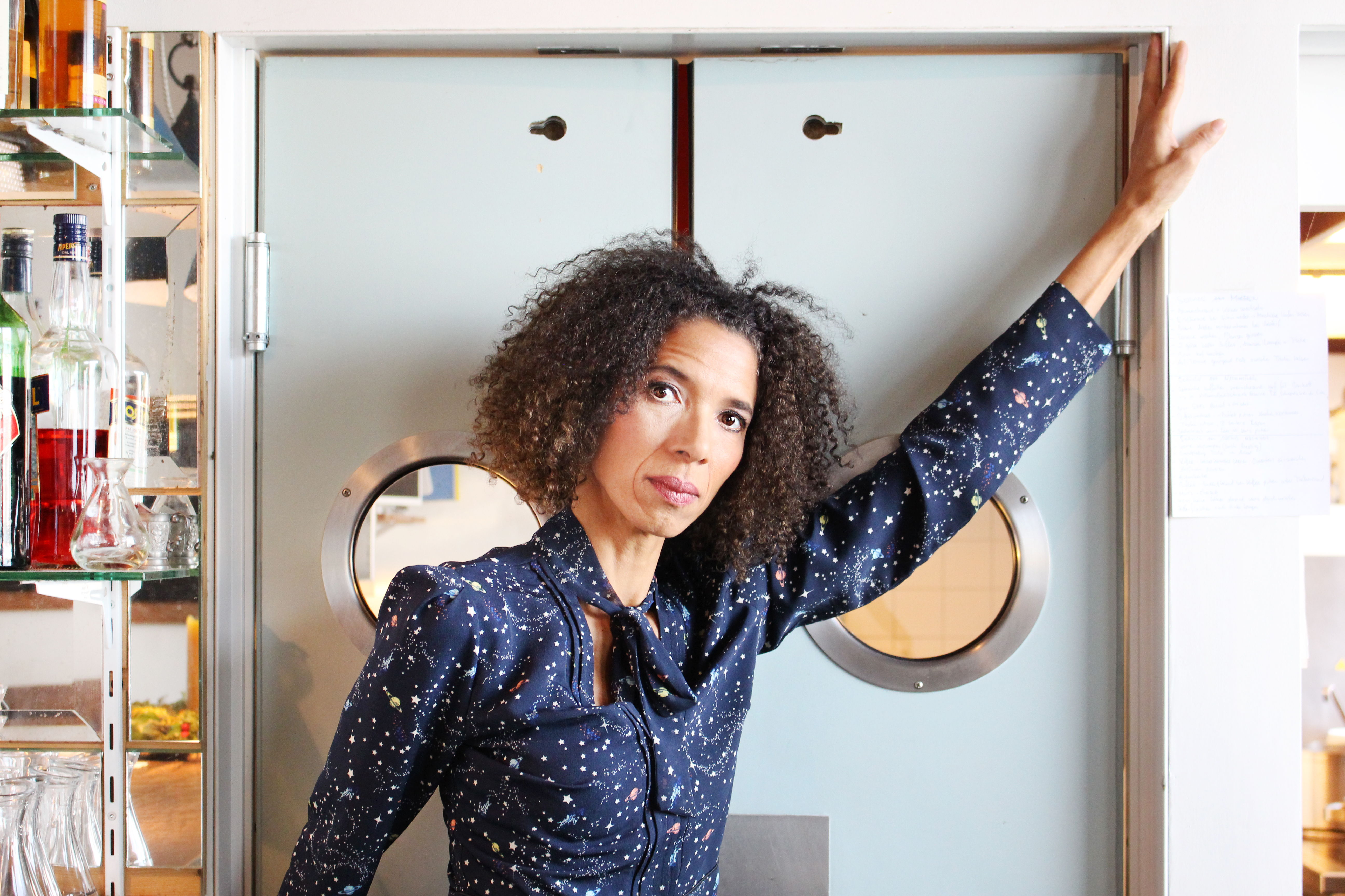 Sandra Moser - Schauspiel, Regie, Sprache, Film, TV, Radio und Bühne