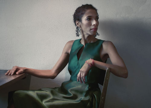 Sandra Moser - Schauspiel, Regie, Sprache, Film, TV, Radio und Bühne